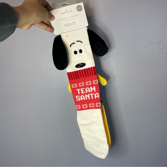 Hallmark | Accessories | Nwt Snoopy Woodstock Christmas Socks Novelty ...